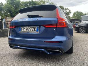 Blue Volvo V60 2019 in Panevezys, with an engine capacity of 1.97 L and mileage of 234 thousand km for 15900 €, photo 4 on AUTOMOTO.COM.LV