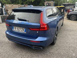 Blue Volvo V60 2019 in Panevezys, with an engine capacity of 1.97 L and mileage of 234 thousand km for 15900 €, photo 5 on AUTOMOTO.COM.LV