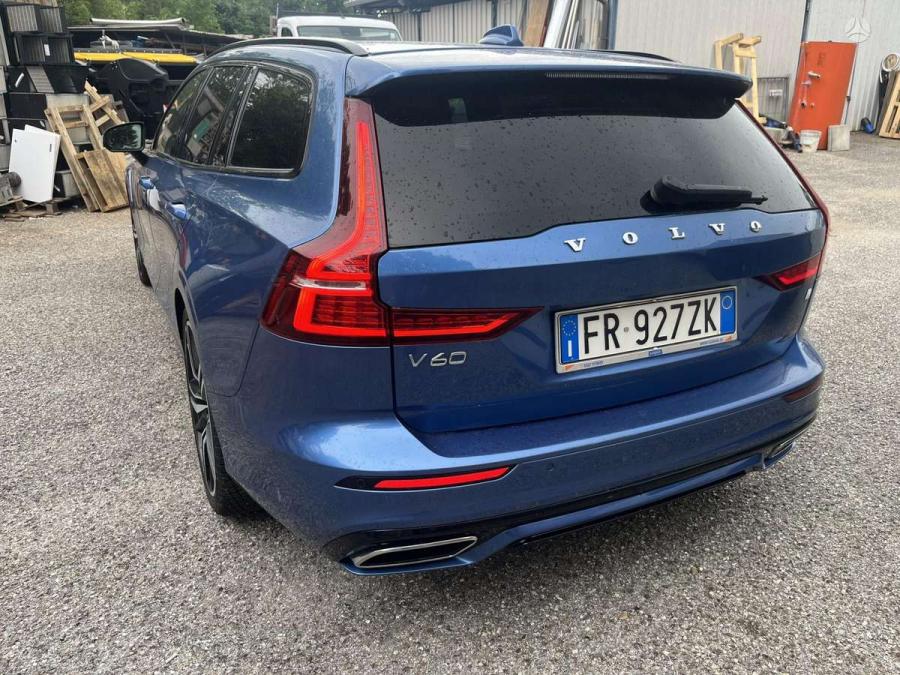 Blue Volvo V60 2019 in Panevezys, with an engine capacity of 1.97 L and mileage of 234 thousand km for 15900 €, photo 6 on AUTOMOTO.COM.LV