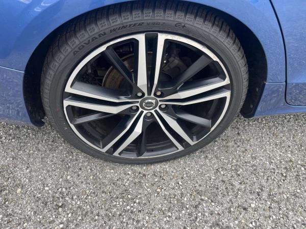 Blue Volvo V60 2019 in Panevezys, with an engine capacity of 1.97 L and mileage of 234 thousand km for 15900 €, photo 8 on AUTOMOTO.COM.LV