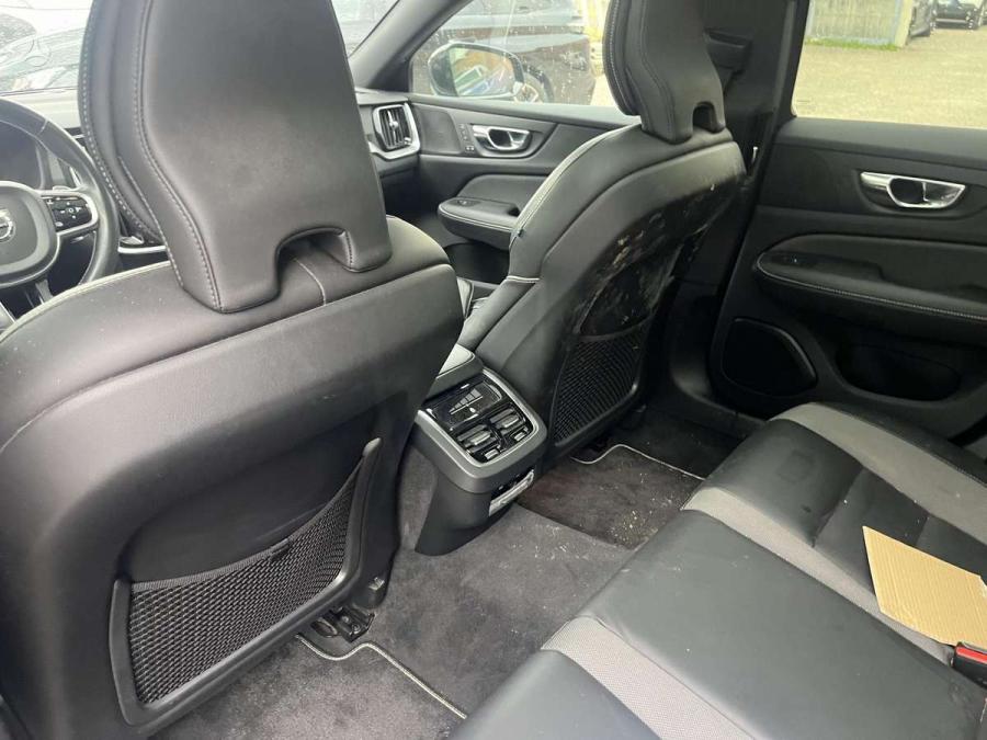 Blue Volvo V60 2019 in Panevezys, with an engine capacity of 1.97 L and mileage of 234 thousand km for 15900 €, photo 14 on AUTOMOTO.COM.LV