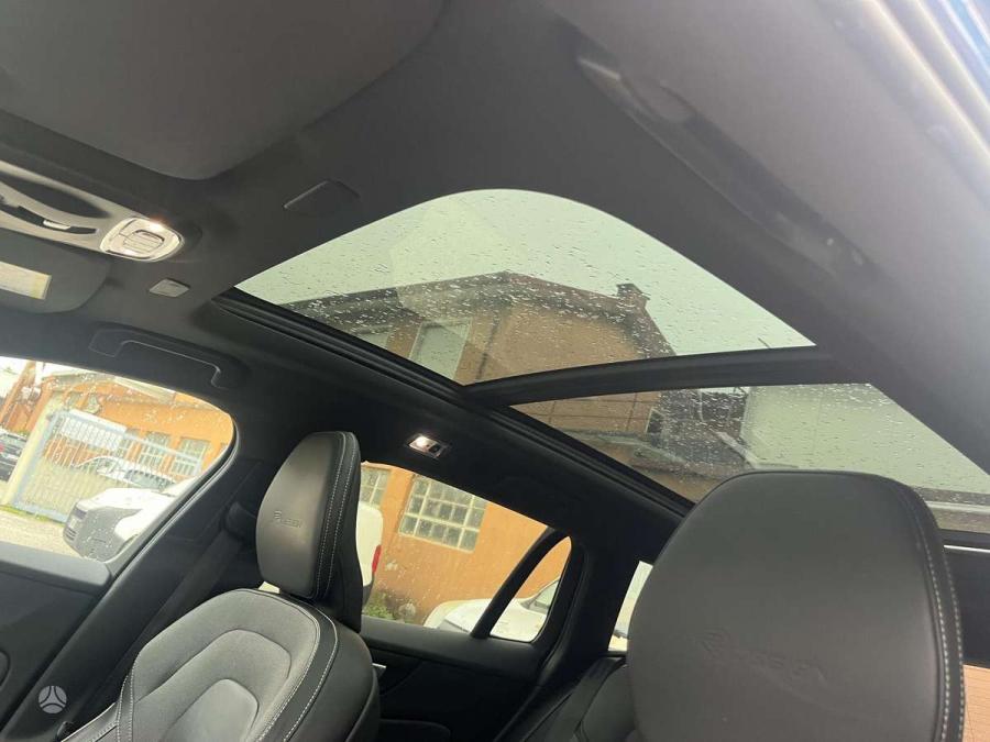 Blue Volvo V60 2019 in Panevezys, with an engine capacity of 1.97 L and mileage of 234 thousand km for 15900 €, photo 15 on AUTOMOTO.COM.LV