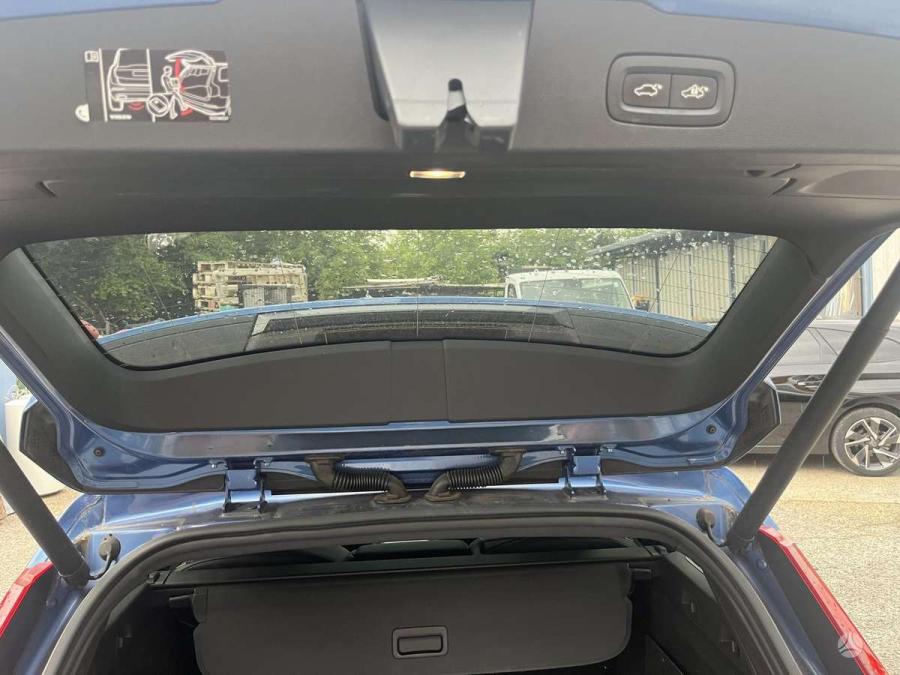 Blue Volvo V60 2019 in Panevezys, with an engine capacity of 1.97 L and mileage of 234 thousand km for 15900 €, photo 16 on AUTOMOTO.COM.LV