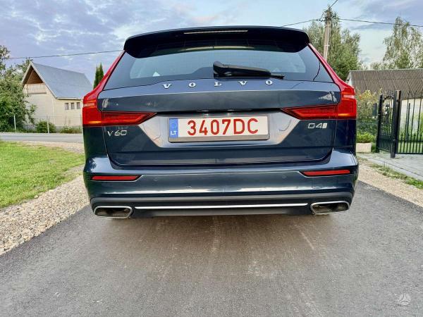 Blue Volvo V60 2019 in Vilnius, with an engine capacity of 1.97 L and mileage of 233 thousand km for 14000 €, photo 8 on AUTOMOTO.COM.LV