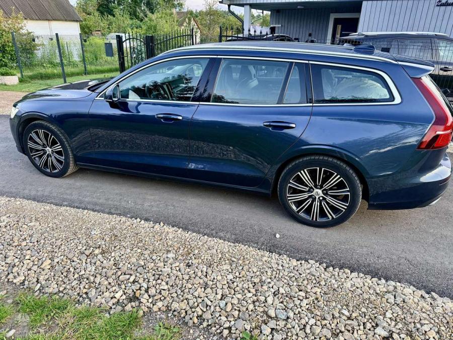 Zils Volvo V60 2019 Viļņa, ar dzinēja tilpumu 1.97 L un nobraukumu 233 tūkst. km par 14000 €, foto 10 vietnē AUTOMOTO.COM.LV