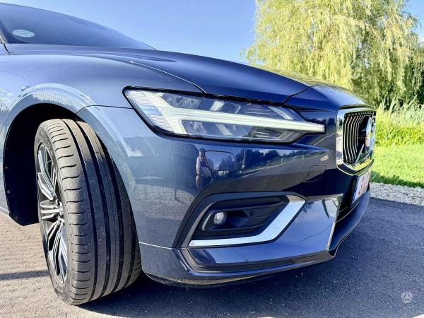 Blue Volvo V60 2019 in Vilnius, with an engine capacity of 1.97 L and mileage of 233 thousand km for 14000 €, photo 11 on AUTOMOTO.COM.LV