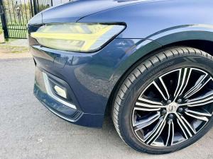 Zils Volvo V60 2019 Viļņa, ar dzinēja tilpumu 1.97 L un nobraukumu 233 tūkst. km par 14000 €, foto 12 vietnē AUTOMOTO.COM.LV