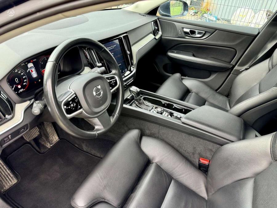 Zils Volvo V60 2019 Viļņa, ar dzinēja tilpumu 1.97 L un nobraukumu 233 tūkst. km par 14000 €, foto 14 vietnē AUTOMOTO.COM.LV