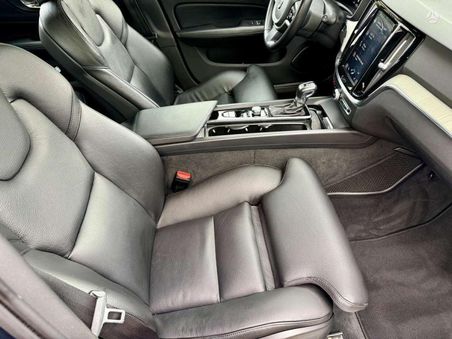 Zils Volvo V60 2019 Viļņa, ar dzinēja tilpumu 1.97 L un nobraukumu 233 tūkst. km par 14000 €, foto 16 vietnē AUTOMOTO.COM.LV