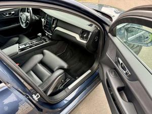 Zils Volvo V60 2019 Viļņa, ar dzinēja tilpumu 1.97 L un nobraukumu 233 tūkst. km par 14000 €, foto 17 vietnē AUTOMOTO.COM.LV