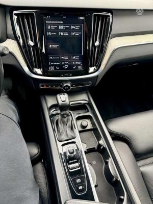 Zils Volvo V60 2019 Viļņa, ar dzinēja tilpumu 1.97 L un nobraukumu 233 tūkst. km par 14000 €, foto 24 vietnē AUTOMOTO.COM.LV