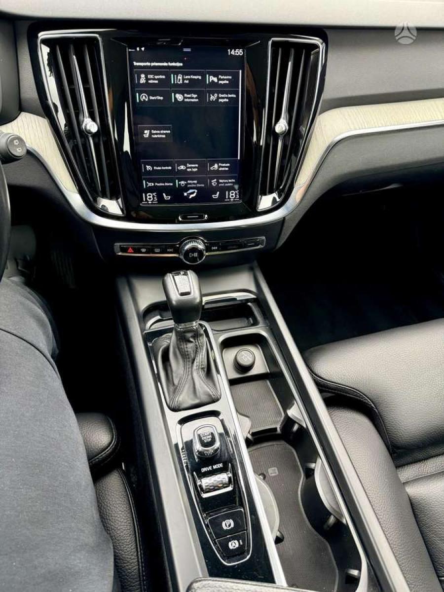 Zils Volvo V60 2019 Viļņa, ar dzinēja tilpumu 1.97 L un nobraukumu 233 tūkst. km par 14000 €, foto 24 vietnē AUTOMOTO.COM.LV