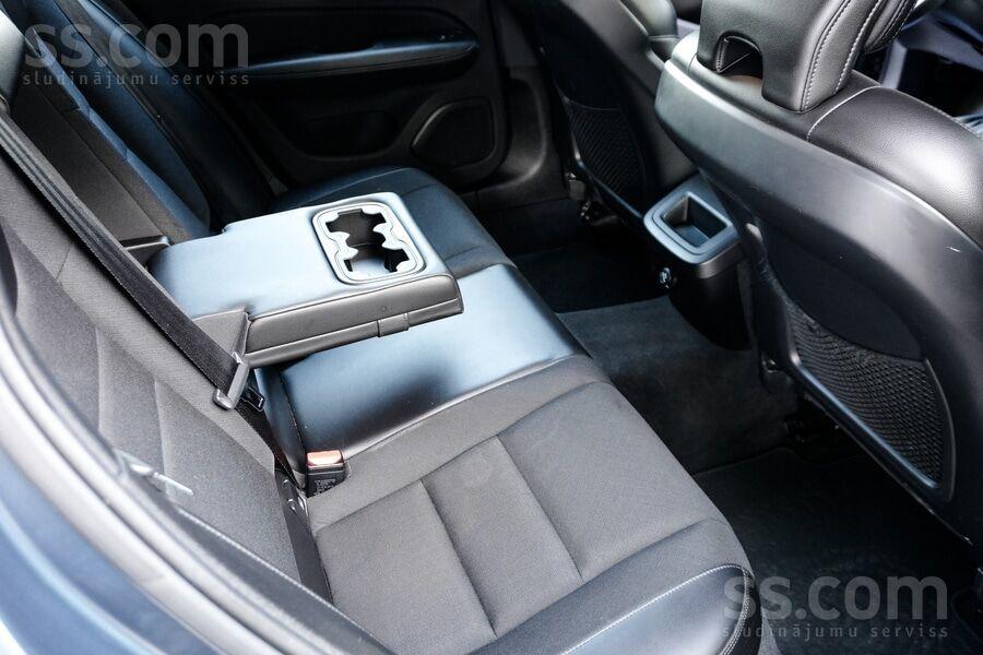 Zils Volvo V60 2019 Rīga, ar dzinēja tilpumu 2.00 L un nobraukumu 246 tūkst. km par 15890 €, foto 8 vietnē AUTOMOTO.COM.LV