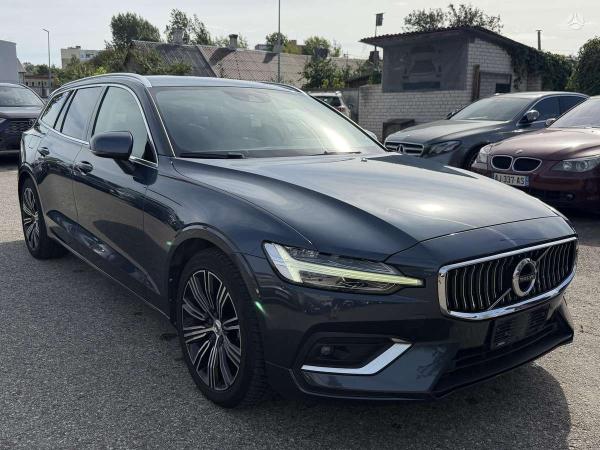 Blue Volvo V60 2019 in Vilnius, with an engine capacity of 2.40 L and mileage of 273 thousand km for 13500 €, photo 6 on AUTOMOTO.COM.LV