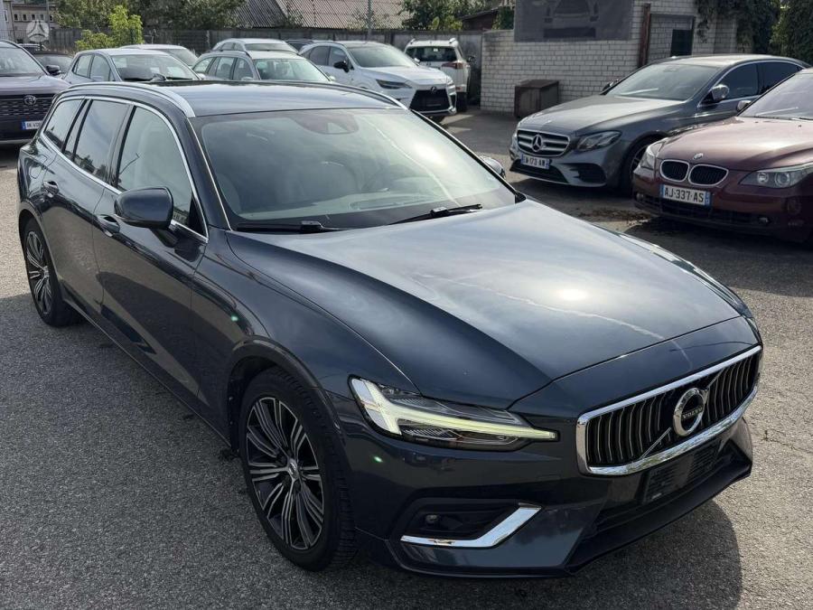 Zils Volvo V60 2019 Viļņa, ar dzinēja tilpumu 2.40 L un nobraukumu 273 tūkst. km par 13500 €, foto 7 vietnē AUTOMOTO.COM.LV