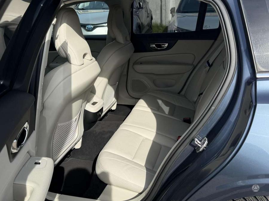 Zils Volvo V60 2019 Viļņa, ar dzinēja tilpumu 2.40 L un nobraukumu 273 tūkst. km par 13500 €, foto 22 vietnē AUTOMOTO.COM.LV