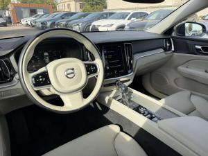 Zils Volvo V60 2019 Viļņa, ar dzinēja tilpumu 2.40 L un nobraukumu 273 tūkst. km par 13500 €, foto 23 vietnē AUTOMOTO.COM.LV