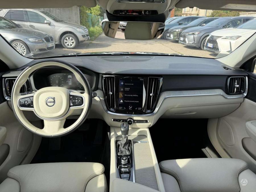 Zils Volvo V60 2019 Viļņa, ar dzinēja tilpumu 2.40 L un nobraukumu 273 tūkst. km par 13500 €, foto 24 vietnē AUTOMOTO.COM.LV