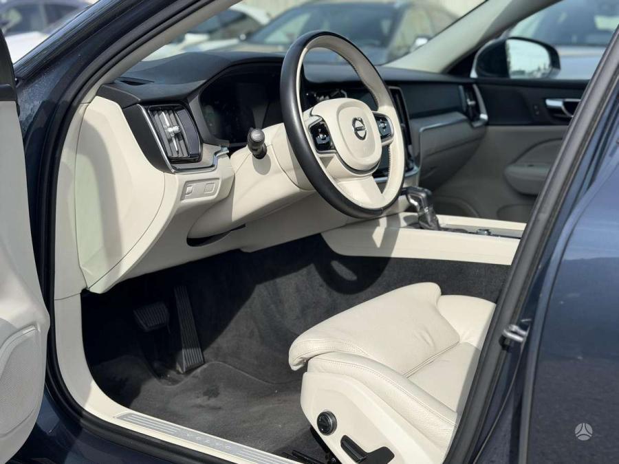 Zils Volvo V60 2019 Viļņa, ar dzinēja tilpumu 2.40 L un nobraukumu 273 tūkst. km par 13500 €, foto 30 vietnē AUTOMOTO.COM.LV
