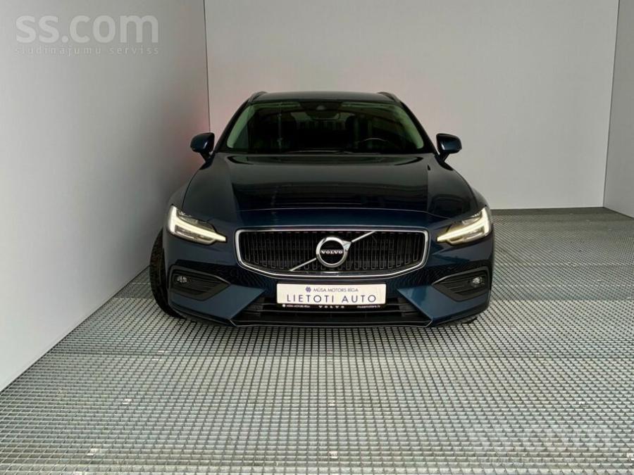 Blue Volvo V60 2020 in Riga, with an engine capacity of 2.00 L and mileage of 101 thousand km for 22990 €, photo 2 on AUTOMOTO.COM.LV