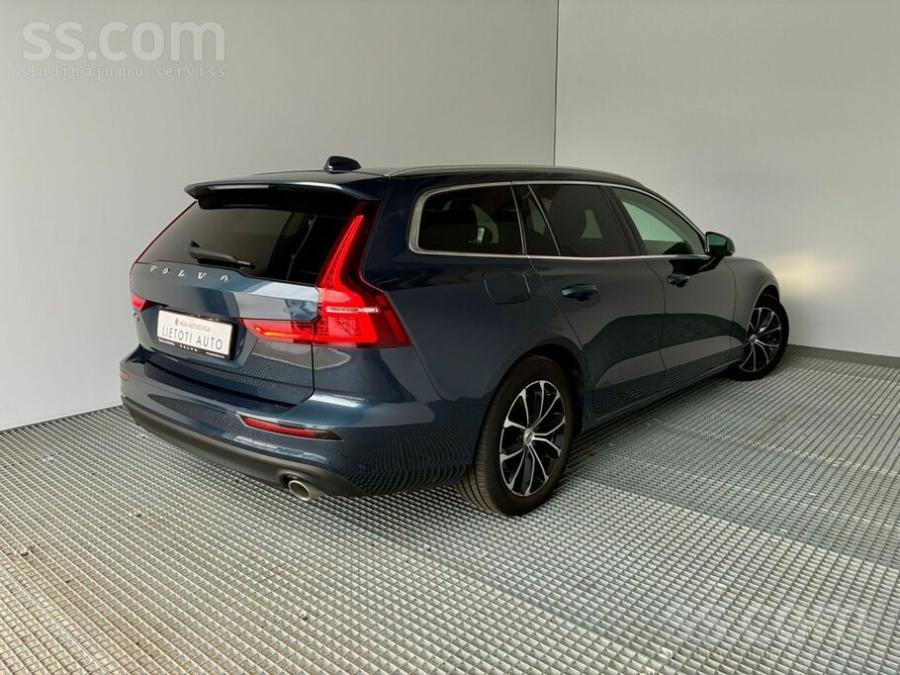 Blue Volvo V60 2020 in Riga, with an engine capacity of 2.00 L and mileage of 101 thousand km for 22990 €, photo 3 on AUTOMOTO.COM.LV