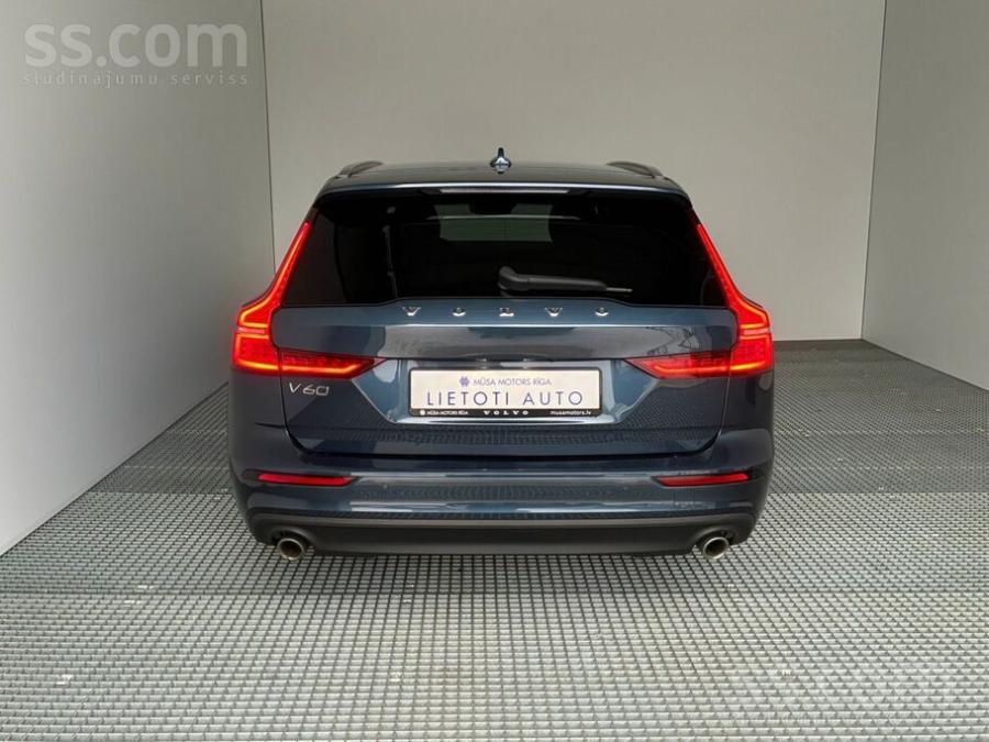 Blue Volvo V60 2020 in Riga, with an engine capacity of 2.00 L and mileage of 101 thousand km for 22990 €, photo 4 on AUTOMOTO.COM.LV