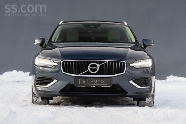 Zils Volvo V60 2020 Jelgava, ar dzinēja tilpumu 2.00 L un nobraukumu 232 tūkst. km par 18700 €, foto 2 vietnē AUTOMOTO.COM.LV