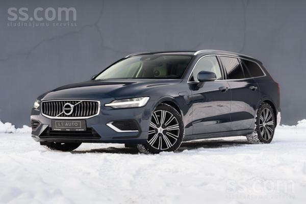Zils Volvo V60 2020 Jelgava, ar dzinēja tilpumu 2.00 L un nobraukumu 232 tūkst. km par 18700 €, foto 3 vietnē AUTOMOTO.COM.LV