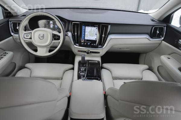 Zils Volvo V60 2020 Jelgava, ar dzinēja tilpumu 2.00 L un nobraukumu 232 tūkst. km par 18700 €, foto 9 vietnē AUTOMOTO.COM.LV