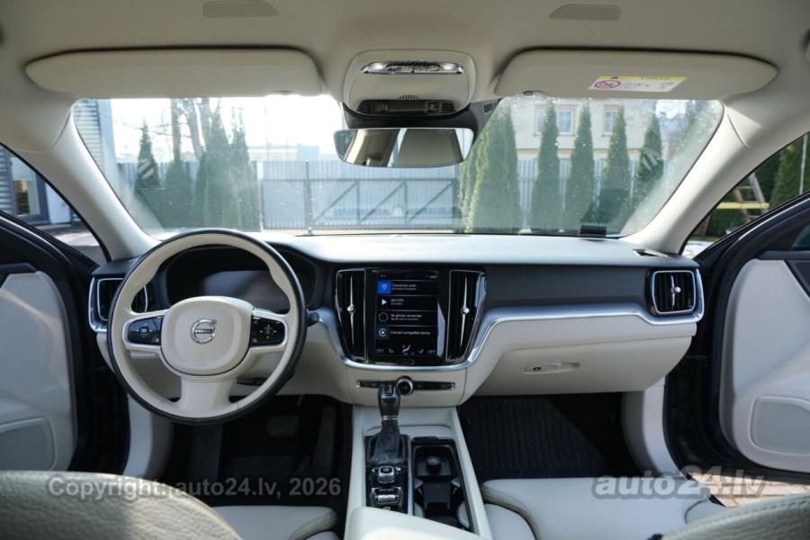 Zils Volvo V60 2020 Pērnava, ar dzinēja tilpumu 2.00 L un nobraukumu 129 tūkst. km par 24800 €, foto 6 vietnē AUTOMOTO.COM.LV