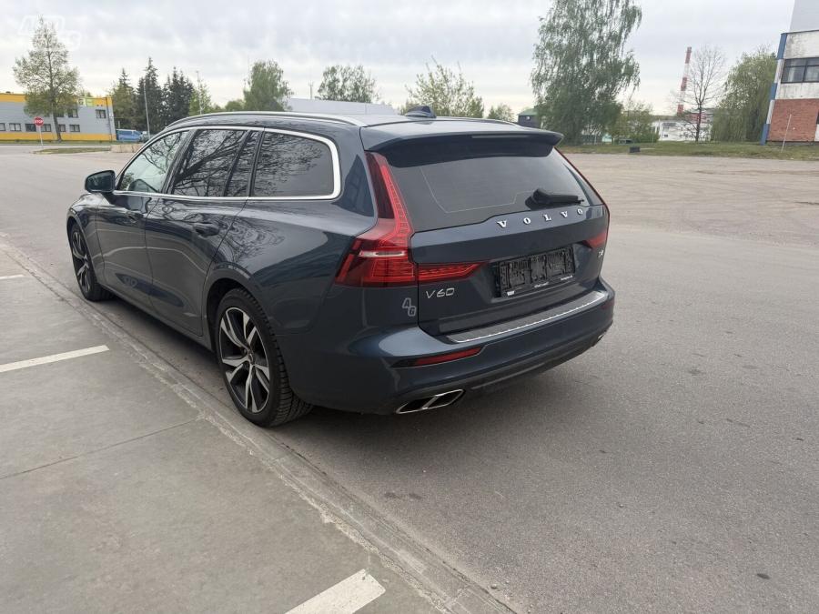 Zils Volvo V60 2020 Panevēža, ar dzinēja tilpumu 2.00 L un nobraukumu 326 tūkst. km par 12300 €, foto 6 vietnē AUTOMOTO.COM.LV