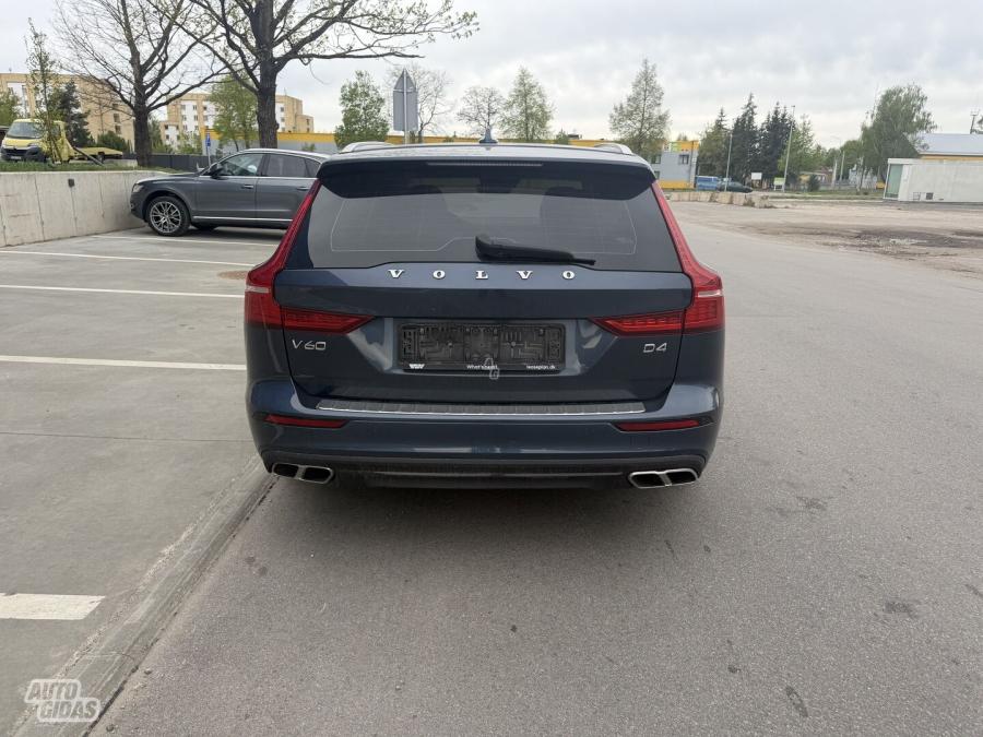 Zils Volvo V60 2020 Panevēža, ar dzinēja tilpumu 2.00 L un nobraukumu 326 tūkst. km par 12300 €, foto 7 vietnē AUTOMOTO.COM.LV