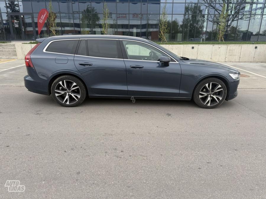 Zils Volvo V60 2020 Panevēža, ar dzinēja tilpumu 2.00 L un nobraukumu 326 tūkst. km par 12300 €, foto 10 vietnē AUTOMOTO.COM.LV