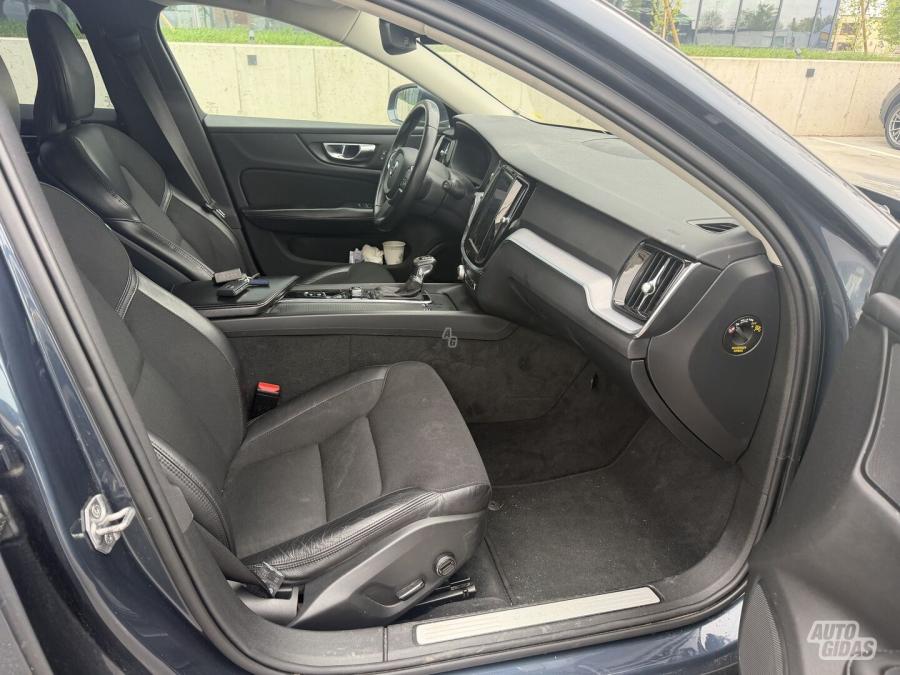 Zils Volvo V60 2020 Panevēža, ar dzinēja tilpumu 2.00 L un nobraukumu 326 tūkst. km par 12300 €, foto 12 vietnē AUTOMOTO.COM.LV