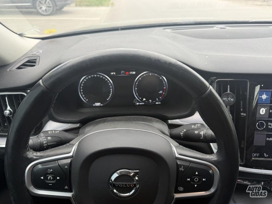 Zils Volvo V60 2020 Panevēža, ar dzinēja tilpumu 2.00 L un nobraukumu 326 tūkst. km par 12300 €, foto 17 vietnē AUTOMOTO.COM.LV