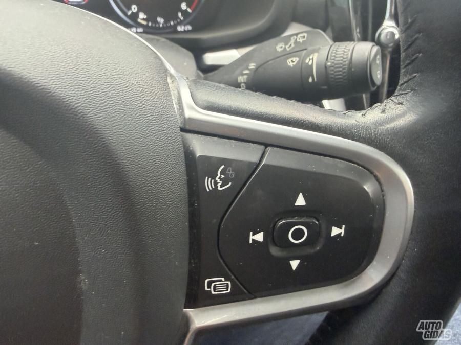 Zils Volvo V60 2020 Panevēža, ar dzinēja tilpumu 2.00 L un nobraukumu 326 tūkst. km par 12300 €, foto 19 vietnē AUTOMOTO.COM.LV