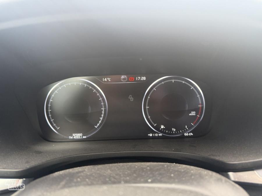 Zils Volvo V60 2020 Panevēža, ar dzinēja tilpumu 2.00 L un nobraukumu 326 tūkst. km par 12300 €, foto 21 vietnē AUTOMOTO.COM.LV