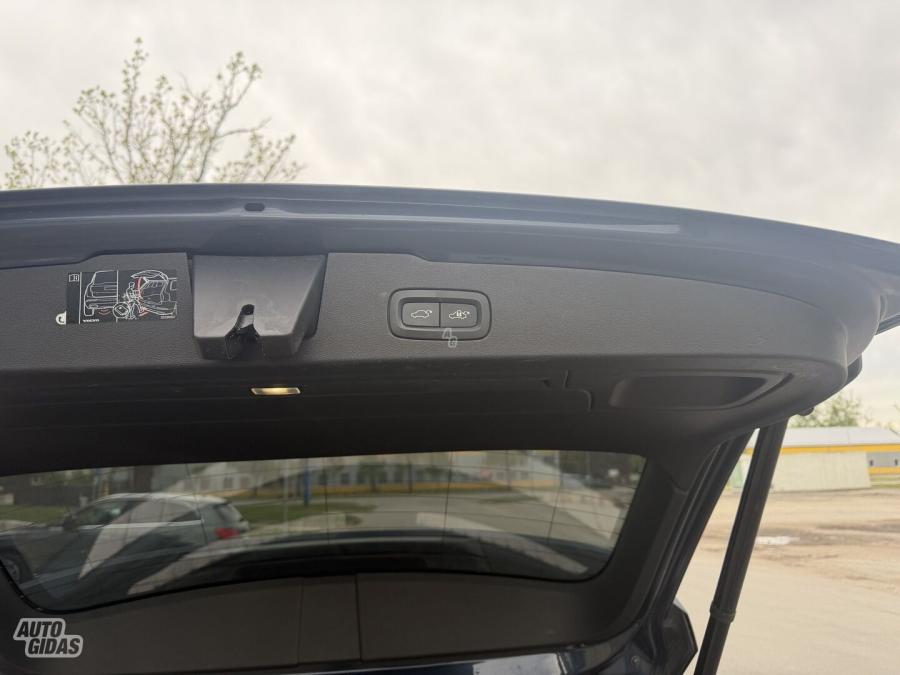 Zils Volvo V60 2020 Panevēža, ar dzinēja tilpumu 2.00 L un nobraukumu 326 tūkst. km par 12300 €, foto 24 vietnē AUTOMOTO.COM.LV