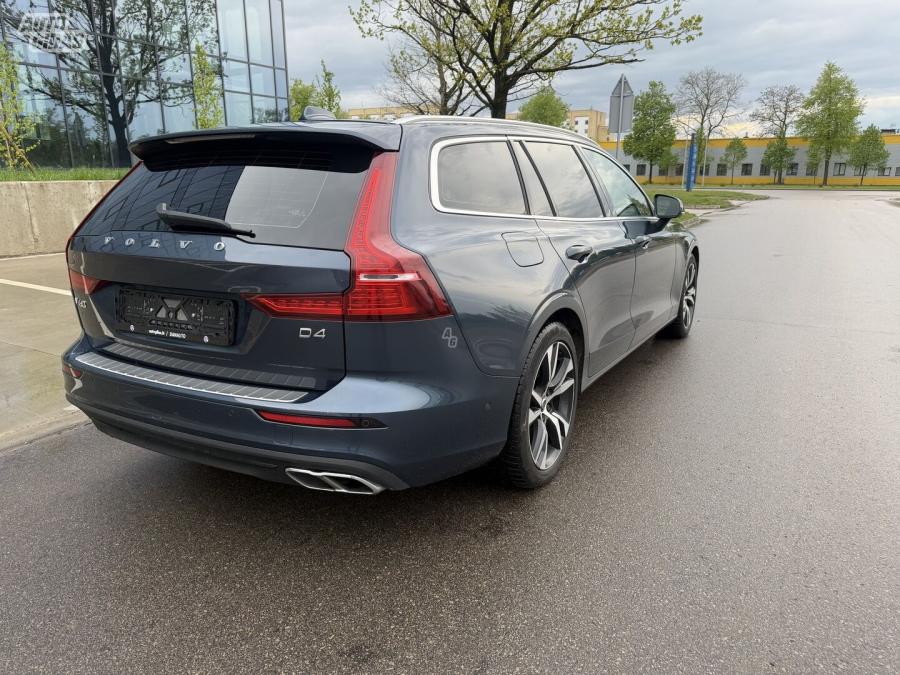 Zils Volvo V60 2020 Panevēža, ar dzinēja tilpumu 2.00 L un nobraukumu 326 tūkst. km par 12300 €, foto 8 vietnē AUTOMOTO.COM.LV
