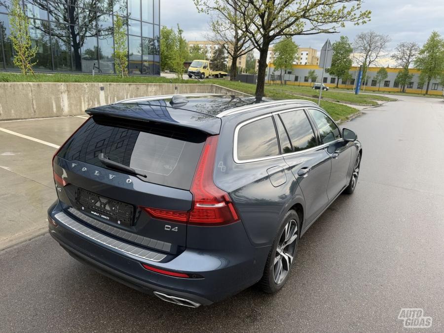 Zils Volvo V60 2020 Panevēža, ar dzinēja tilpumu 2.00 L un nobraukumu 326 tūkst. km par 12300 €, foto 9 vietnē AUTOMOTO.COM.LV