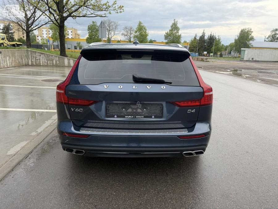 Zils Volvo V60 2020 Panevēža, ar dzinēja tilpumu 2.00 L un nobraukumu 326 tūkst. km par 12300 €, foto 10 vietnē AUTOMOTO.COM.LV