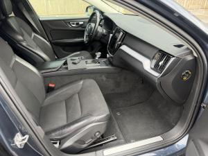 Zils Volvo V60 2020 Panevēža, ar dzinēja tilpumu 2.00 L un nobraukumu 326 tūkst. km par 12300 €, foto 14 vietnē AUTOMOTO.COM.LV