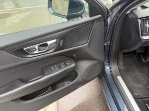 Zils Volvo V60 2020 Panevēža, ar dzinēja tilpumu 2.00 L un nobraukumu 326 tūkst. km par 12300 €, foto 25 vietnē AUTOMOTO.COM.LV