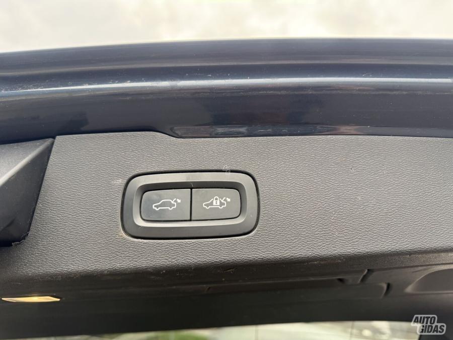 Zils Volvo V60 2020 Panevēža, ar dzinēja tilpumu 2.00 L un nobraukumu 326 tūkst. km par 12300 €, foto 30 vietnē AUTOMOTO.COM.LV
