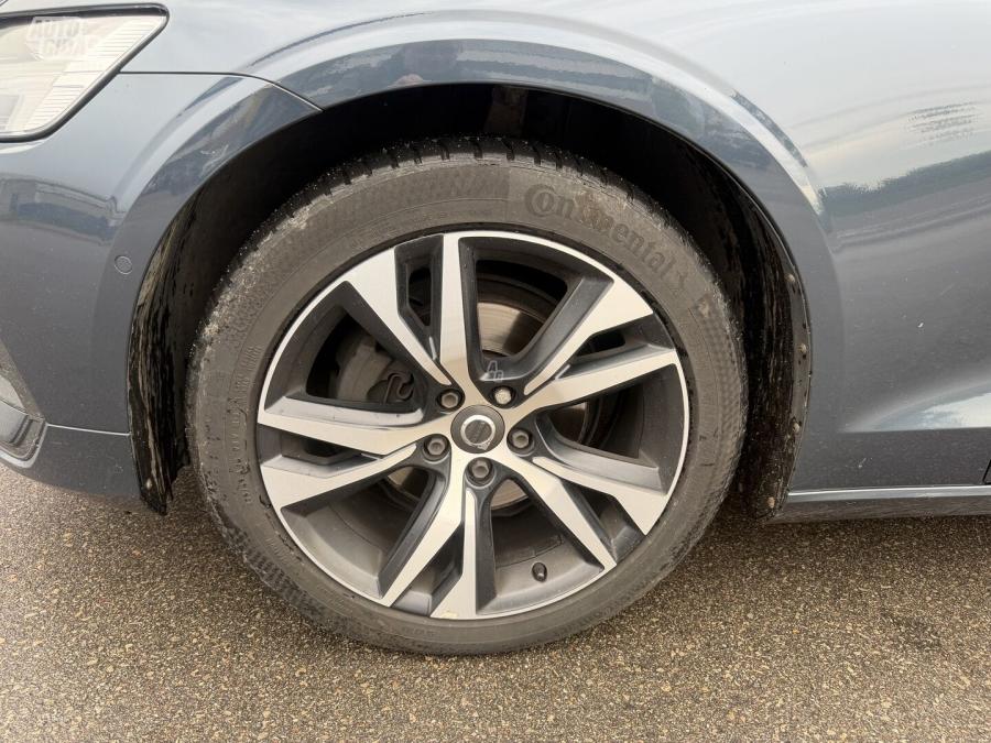 Zils Volvo V60 2020 Panevēža, ar dzinēja tilpumu 2.00 L un nobraukumu 326 tūkst. km par 12300 €, foto 32 vietnē AUTOMOTO.COM.LV