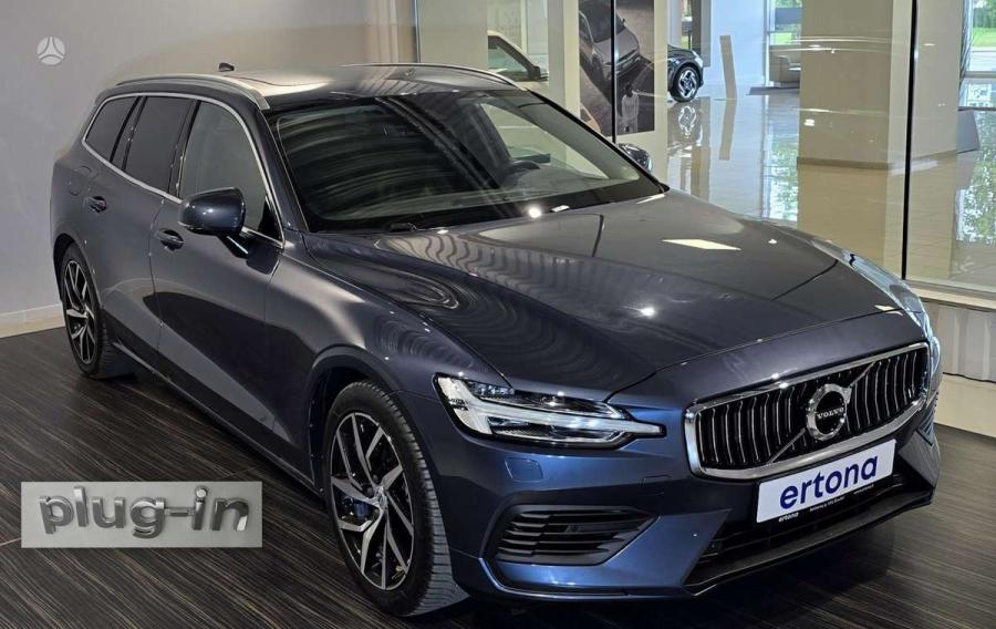 Blue Volvo V60 2020 in Siauliai, with an engine capacity of 1.97 L and mileage of 61 thousand km for 23500 €, photo 1 on AUTOMOTO.COM.LV