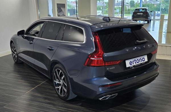 Blue Volvo V60 2020 in Siauliai, with an engine capacity of 1.97 L and mileage of 61 thousand km for 23500 €, photo 3 on AUTOMOTO.COM.LV