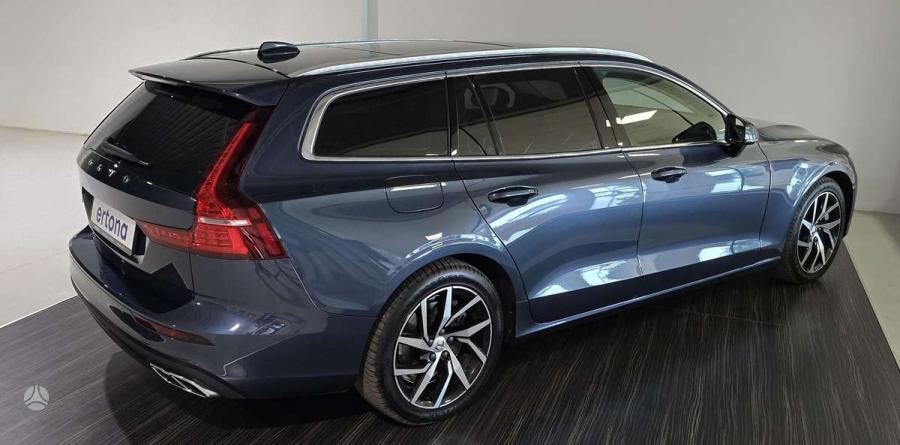 Blue Volvo V60 2020 in Siauliai, with an engine capacity of 1.97 L and mileage of 61 thousand km for 23500 €, photo 5 on AUTOMOTO.COM.LV
