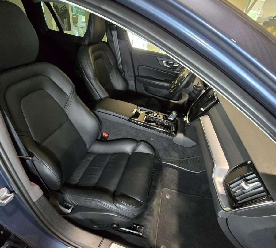 Blue Volvo V60 2020 in Siauliai, with an engine capacity of 1.97 L and mileage of 61 thousand km for 23500 €, photo 34 on AUTOMOTO.COM.LV
