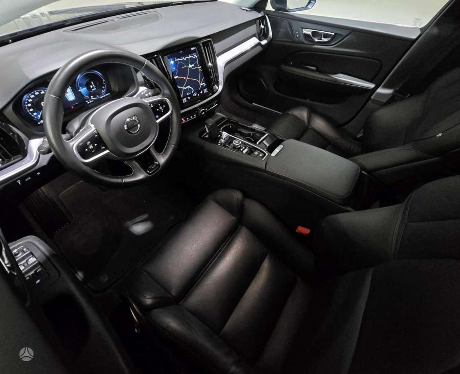 Blue Volvo V60 2020 in Siauliai, with an engine capacity of 1.97 L and mileage of 61 thousand km for 23500 €, photo 36 on AUTOMOTO.COM.LV